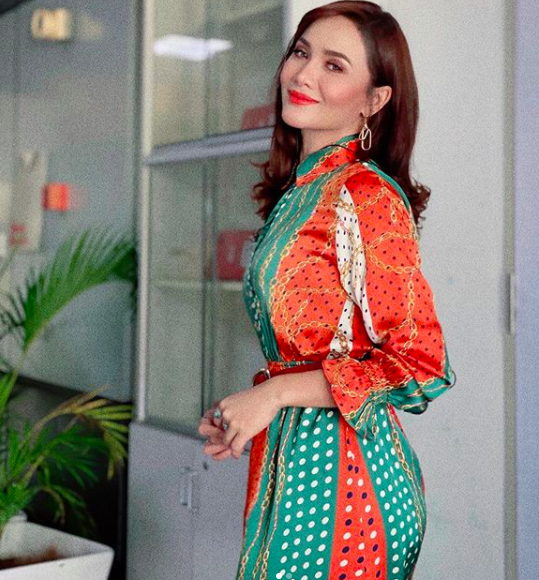 Malaysian actress Siti Elizad responds to netizen who called her outfit ...
