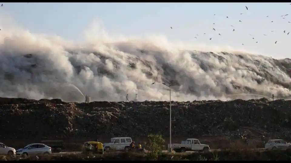 major-fire-at-dadumajra-dumping-ground-leaves-many-breathless - The ...