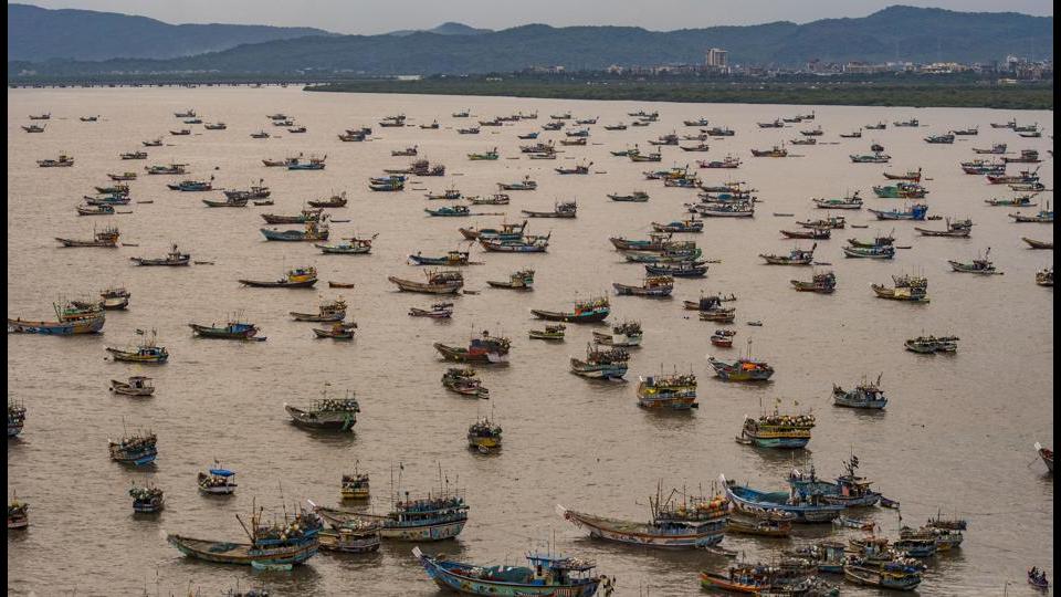 naval-ships-rescue-146-on-board-sinking-barge-in-bombay-high-area - The ...