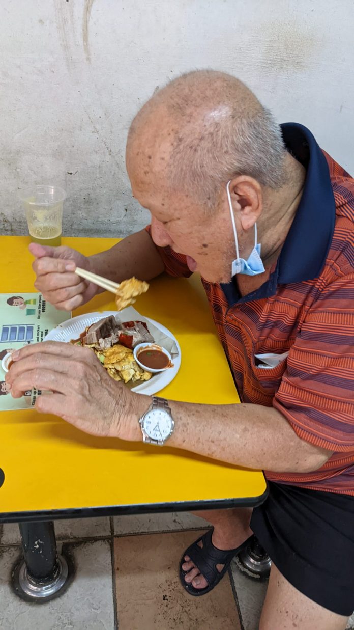 70-year-old uncle seen picking & eating leftover food in Chinatown ...
