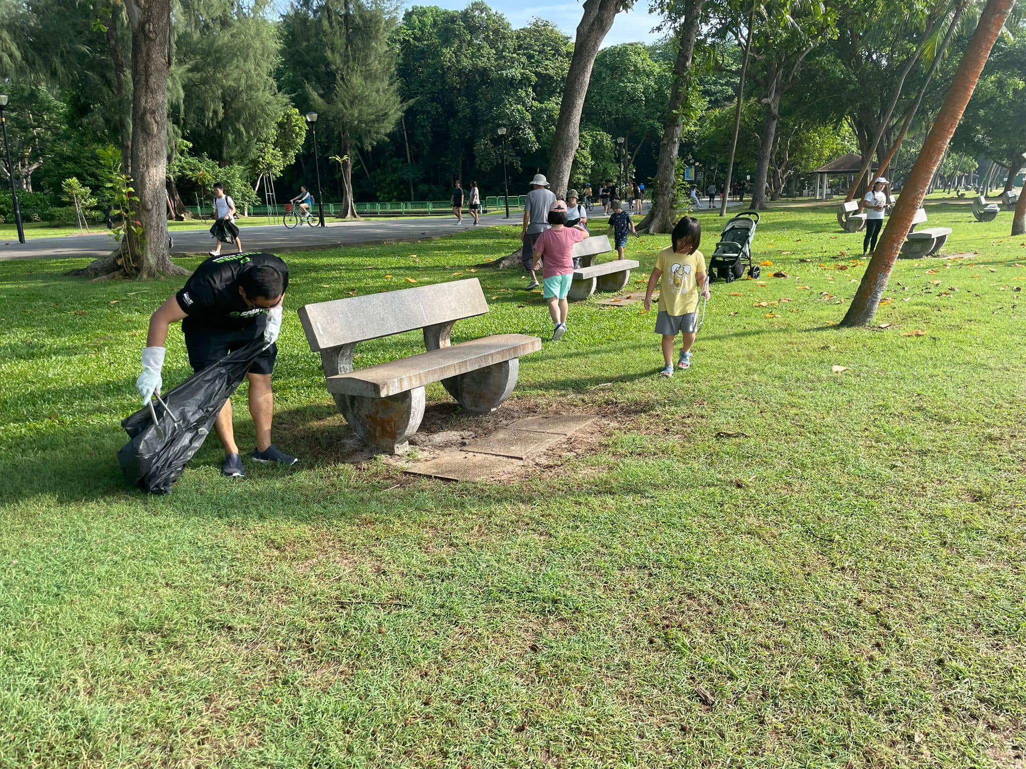 Nicole Seah & Nathaniel Koh's young kids join WP Youth Wing beach clean ...