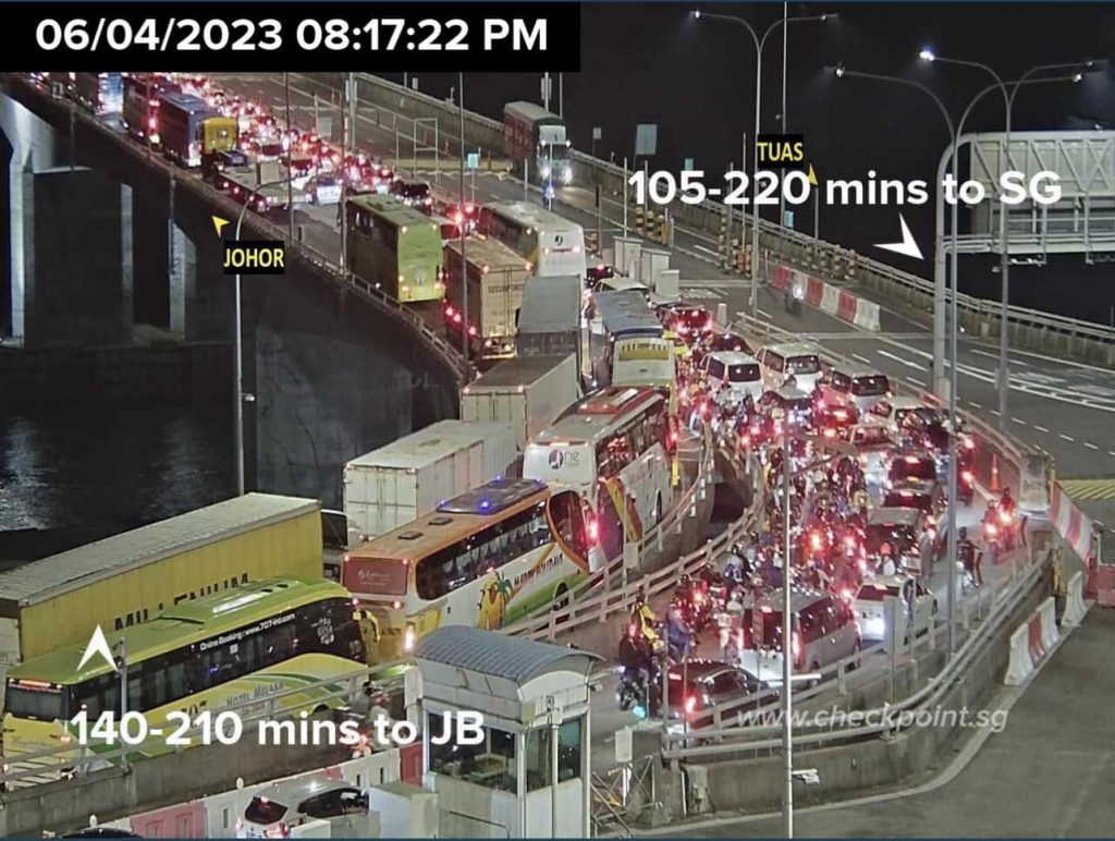 Massive 3.5-hour jam along Woodlands and Tuas checkpoints on Good ...