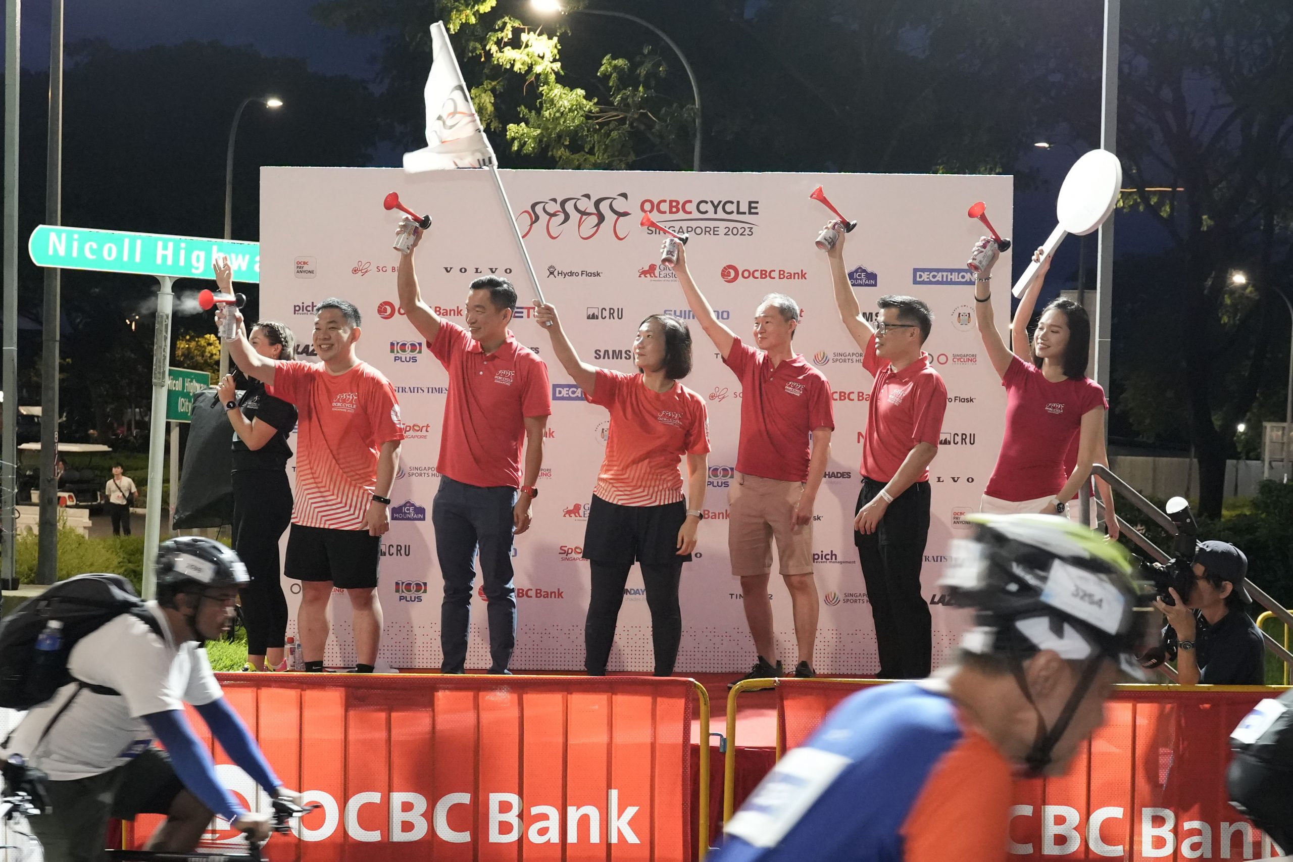 OCBC Cycle 2023 - (L-R) Mr Alan Goh, Mr Eric Chua, Ms Helen Wong, Mr ...