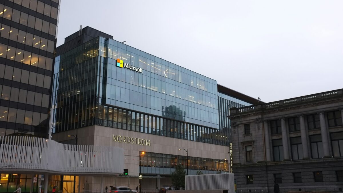 Microsoft to launch first Malaysian cloud region in 2025, driving US$10 ...