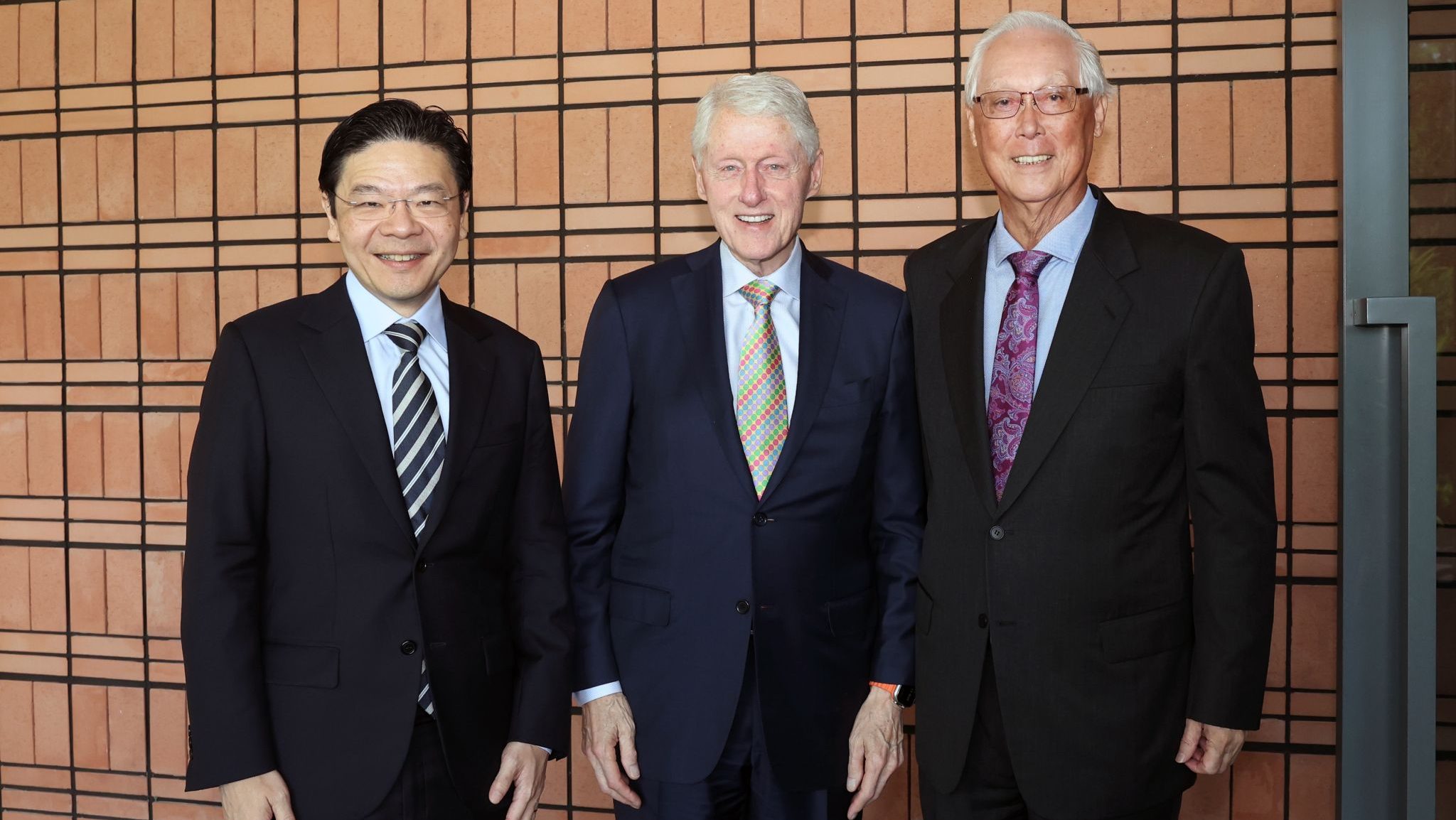 Prime Minister Lawrence Wong, Goh Chok Tong meet former U.S. President ...