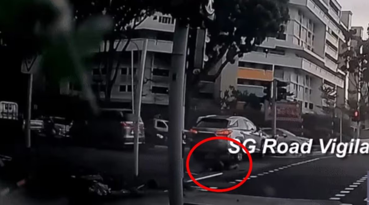 Elderly car driver runs over PAB rider and flees scene at Hougang - In ...