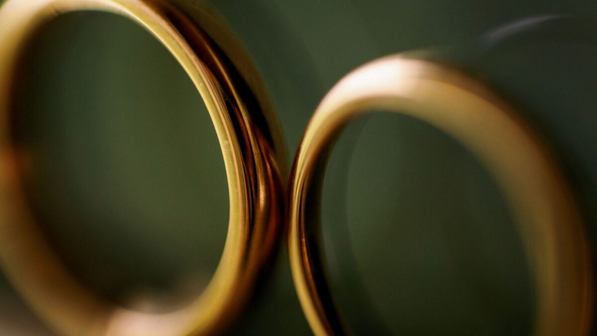 Scam alert: Young man and friends arrested after pawning gold-plated ...